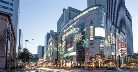 롯데百 본점 명품매장 직원 코로나19 확진에 영업 조기 종료