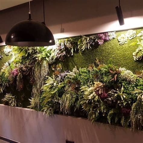 Фитостена из искусственных растений в офисе Living Wall Garden Plants
