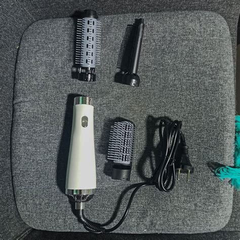 مصفف الشعر الشهير حاجاتي ستور