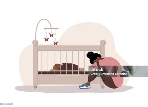 산후 우울증 아프리카의 피곤한 여인이 바닥에 앉아 무릎을 꿇고 울고 껴안았다 젊은 어머니는 심리적 도움이 필요합니다 기분 장애