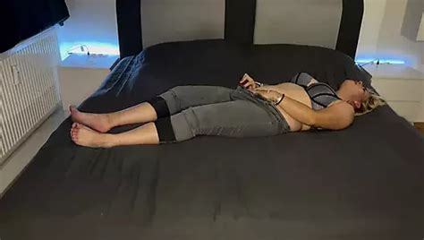 Se Masturber Sur Le Lit En Soutien Gorge Orgasmes Multiples