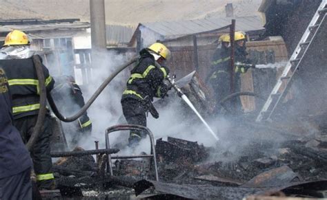 Таван ханатай гэр автомашин шатаж байсныг унтраажээ