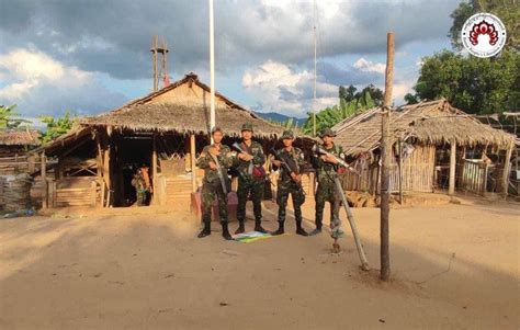 စစ်ကောင်စီစခန်းမှ သိမ်းမိတဲ့ရိက္ခာတွေကို ပြည်သူထံ Bpla ပြန်ပေး — Mekong