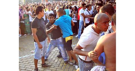 Четирима братя се бият за жена