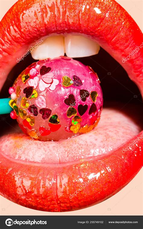 Candy Lips Kissing