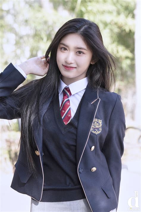 더쿠 아이브 이서 교복 화보