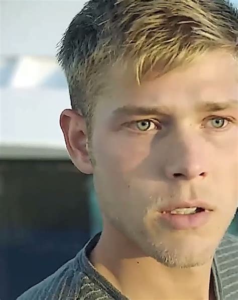 بنت اجنبية تتعرض لموقف خطير في البحر Youtube