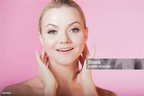 페이스 케어와 스킨 케어 건강 과 미용 컨셉 카피 스페이스 오른쪽 건강한 생활방식에 대한 스톡 사진 및 기타 이미지 건강한 생활방식 금발 머리 깔끔한 Istock