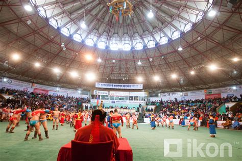 ФОТО Сар шинийн барилдаанд отгон аварга Ч Санжаадамба гурав дахь удаагаа түрүүллээ