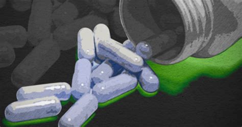 수면제 음료 먹인 뒤 돈·카드 훔쳐 금목걸이 산 여종업원 구속