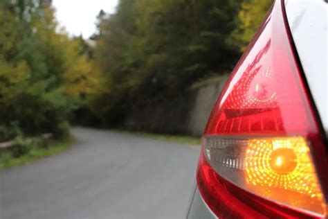 Cara Menggunakan Lampu Sein Yang Baik Benar Dan Aman