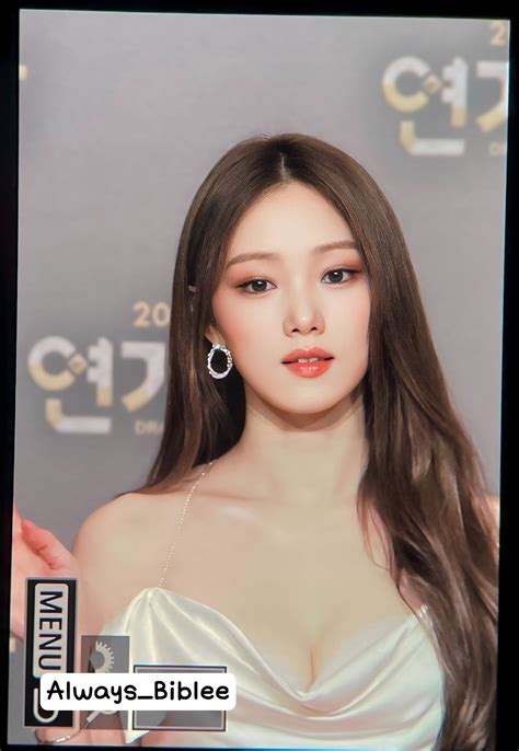 이번 연예대상에서 존예였던 이성경 연예이슈 수다방 네모판