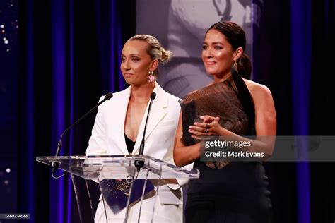 Ashleigh Gardner And Mel Mclaughlin Present The Bbl Player Of The