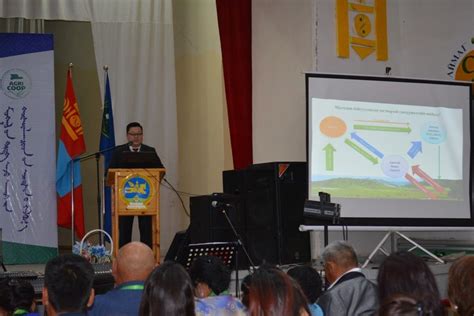 “Хөдөө аж ахуйн хоршоодын бүтээгдэхүүн хөгжүүлэлт” сэдвээр хоршоологчид зөвлөлдөж байна