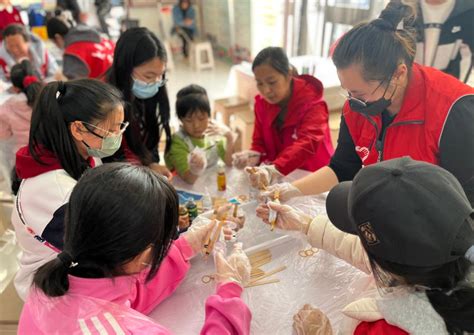 艺术学院赴张家楼街道开展志愿星火传艺美染童心学雷锋红色主题扎染活动 艺术学院