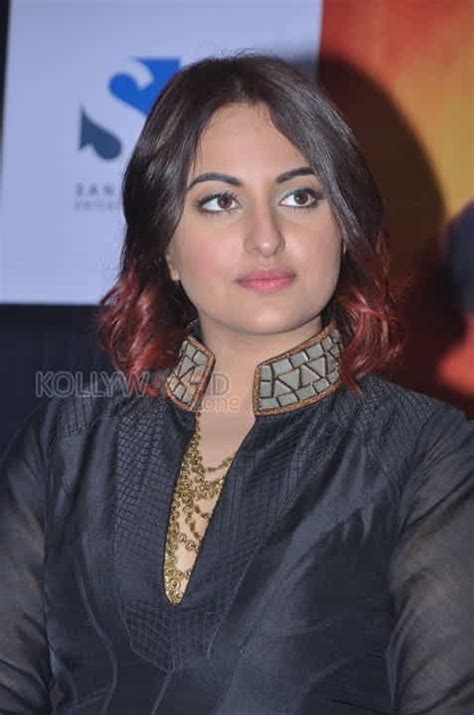 Bollywood Actress Sonakshi Sinha Pictures 03 109573 Kollywood Zone