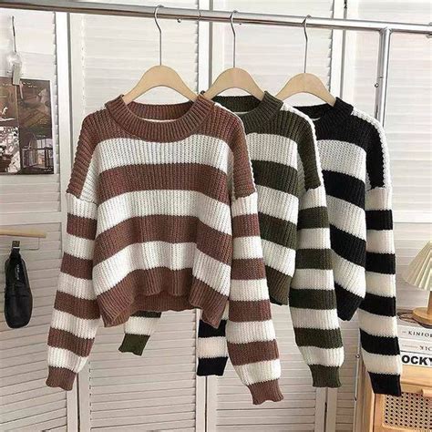 Свитер женский оверсайз в полоску позволяет создать множество образов которые подчеркнут