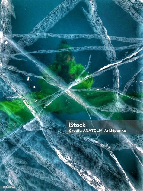 바이칼 호수 얼음 질감 얼음에 균열 얼어붙은 바이칼 호수 0명에 대한 스톡 사진 및 기타 이미지 0명 겨울 결정체 Istock