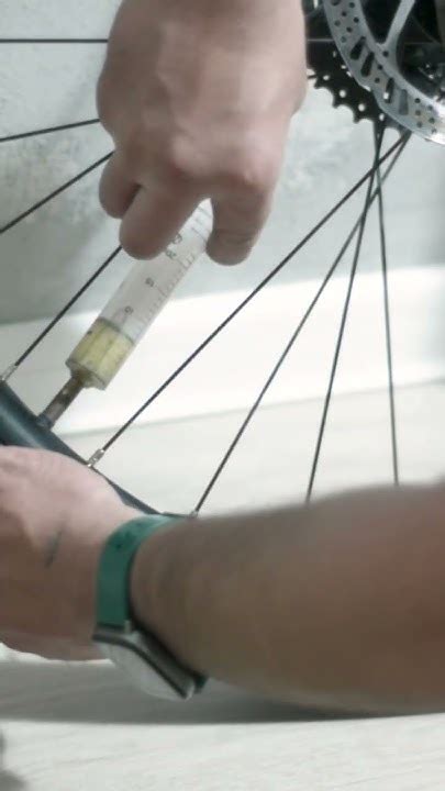 Антипрокольная жидкость Hi Gear Tire Doc для камеры велосипеда. # ...