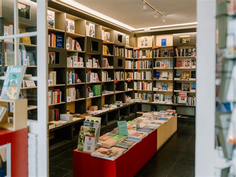 Ellen Deckwitz Schrijft Het Poëziegeschenk 2026 Poëziecentrum