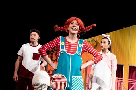 Детската пиеса Пипи Дългото чорапче на 10 Януари в Младежки театър Николай Бинев