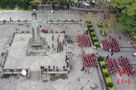 团带队 祭英烈