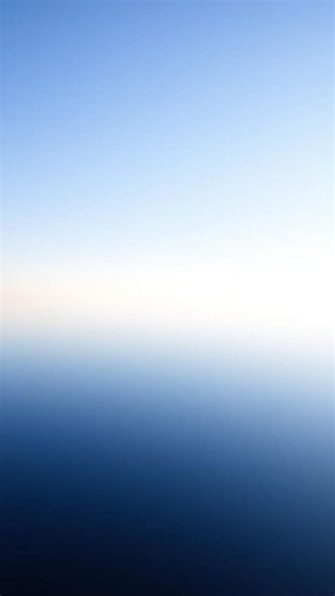 Зеркальное озеро на рассвете · Обои на телефон по ссылке в 2025 г