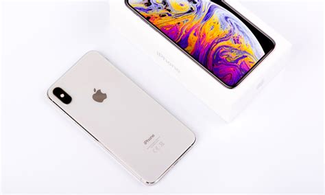 This Simple Trick Can Make Silver Iphones Look Brand New Again