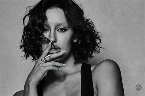 Теперь официально девушка Тимати Валентина Иванова беременна — Сайт Хорошего