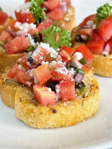 Tomatoes Crostini With Balsamic Drizzle แกลเลอรีที่โพสต์โดย Chefwi Lemon8