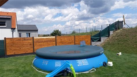 Pro výrobu dřevěné výplně byla potřeba kotoučová pila bruska hoblík a aku vrtačka na