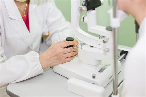 Examination Of Visual Acuity Picture And HD Photos Free Download On Lovepik