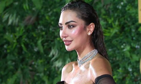 شاهد نور الغندور تخطف الأنظار برفقة شقيقها في أحدث ظهور