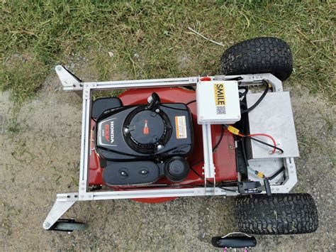 Smile Robotics ชุดคิทรถตัดหญ้าบังคับวิทยุ Facebook