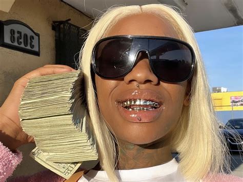 Sexyy Red Your Fave St Louis Rap Diva Is Going Non Stop With The Cash