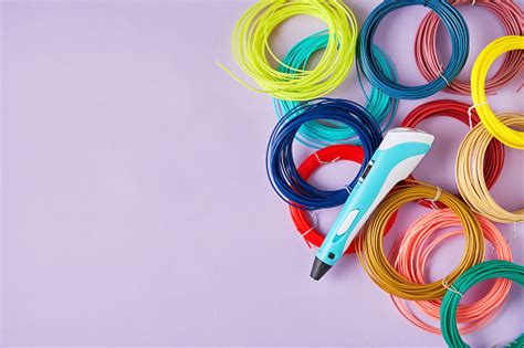 여러 가지 빛깔의 플라스틱 원이 있는 아이들의 새로운 3d 펜 0명에 대한 스톡 사진 및 기타 이미지 0명 3d 프린팅 필라멘트 3차원 형태 Istock