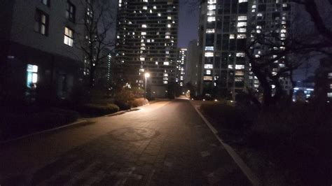 쉽게 빚 내지마라 함부로 빚 지고 인생 망가지는 이가 한둘이 아니다 빚 갚는 거 정말 어렵다 빚 3억만 되어도 갚는데 20년 이상 걸린다 빚상환이자부담주담대