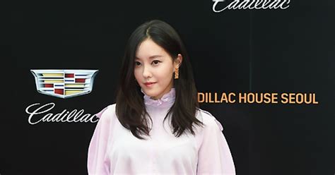 Md포토 효민 초미니로 드러낸 각선미