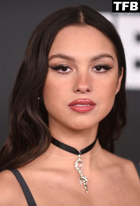 Olivia Rodrigo Stuns At The Rock Roll Hall Of Fame Induction Ceremony In La Photos