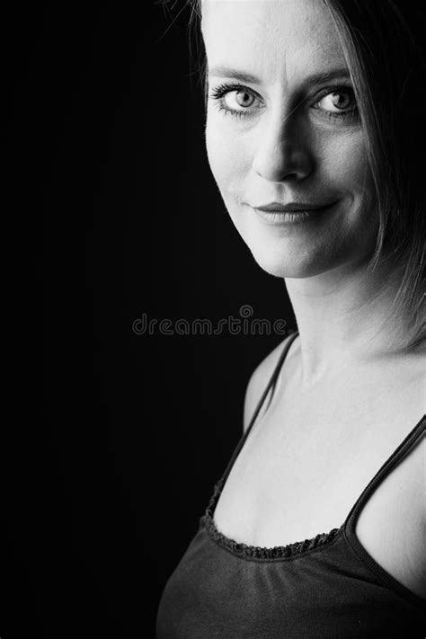 Mujer Joven Hermosa Imagen De Archivo Imagen De Hembra
