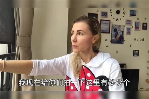 外国美女在中国窗外突然多了一栋20层的楼中国人建楼也太快了