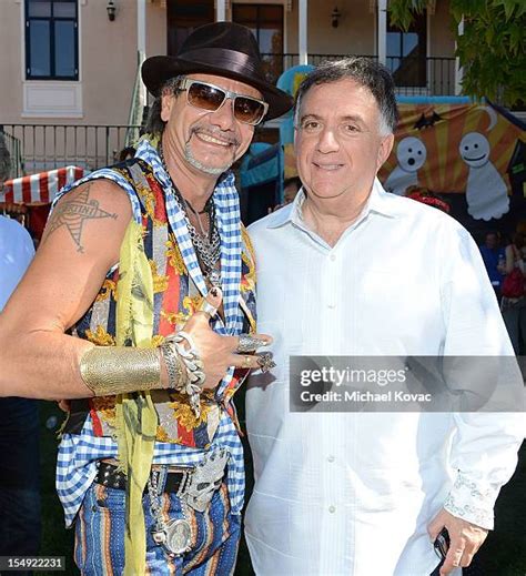 Robert Earl Businessman Photos And Premium High Res Pictures Getty