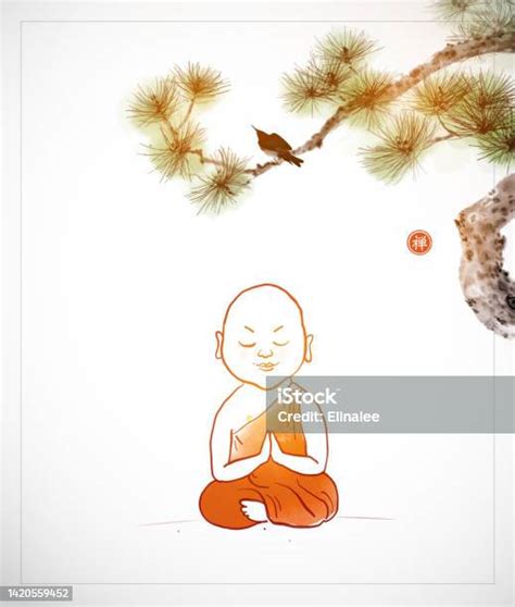 소나무 아래 오렌지 가운을 입은 작은 명상 불교 승려 전통적인 동양 잉크 페인팅 Sumie Usin Gohua 상형 문자의 번역