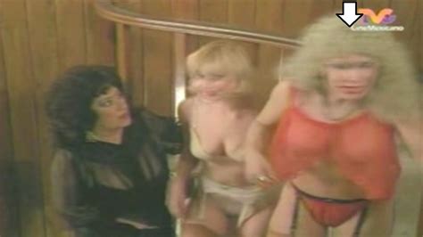 Blanca Nieves desnuda en Un macho en el reformatorio de señoritas