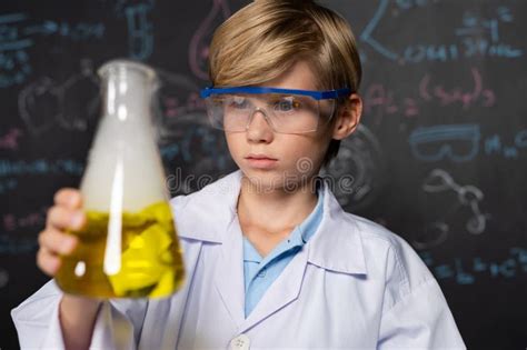 Babebabe In Laboratory STEM Class Wear Lab Coat Hold Yellow Liquid Erudition Stock Image