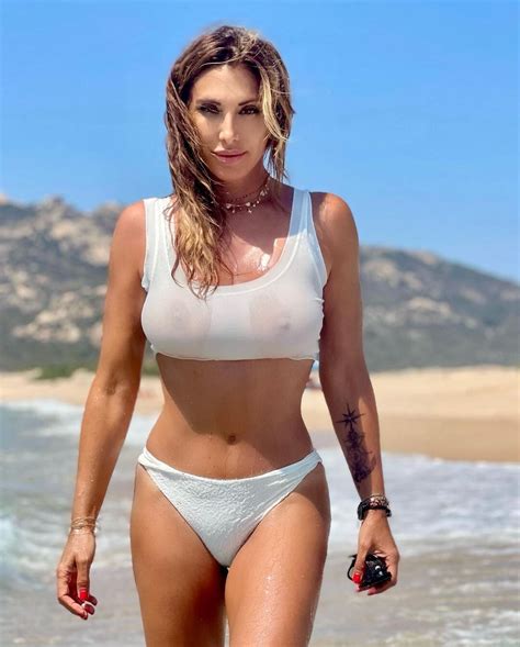 Sabrina Salerno Con Il Seno A Vista Bikini Hot In Corsica Tgcom24