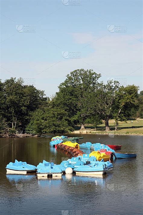 湖上划船素材 花瓣网