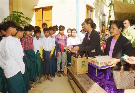 ရခိုင်ပြည်နယ် မောင်တောမြို့၌ အနောက်ပိုင်းတိုင်းစစ်ဌာနချုပ် နယ်လှည့်ဆေးကုသရေးအဖွဲ့က ဒေသခံပြည်သူမ