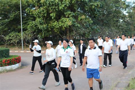 ພິທີຍ່າງເພື່ອສຸຂະພາບ ວັນສາກົນຢຸດຕິຄວາມຮຸນແຮງຕໍ່ແມ່ຍິງ ແລະເດັກນ້ອຍ ສະຖາບັນການເມືອງ ແລະ