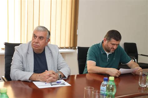 გიორგი სამხარეო საკონსულტაციო საბჭოს სხდომა გავმართე სხდომაზე განვიხილეთ მუნიციპალიტეტების